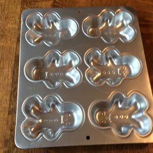 Wilton | Kitchen | Wilton Mini Gingerbread Man Tea Cake Pan | Poshmark